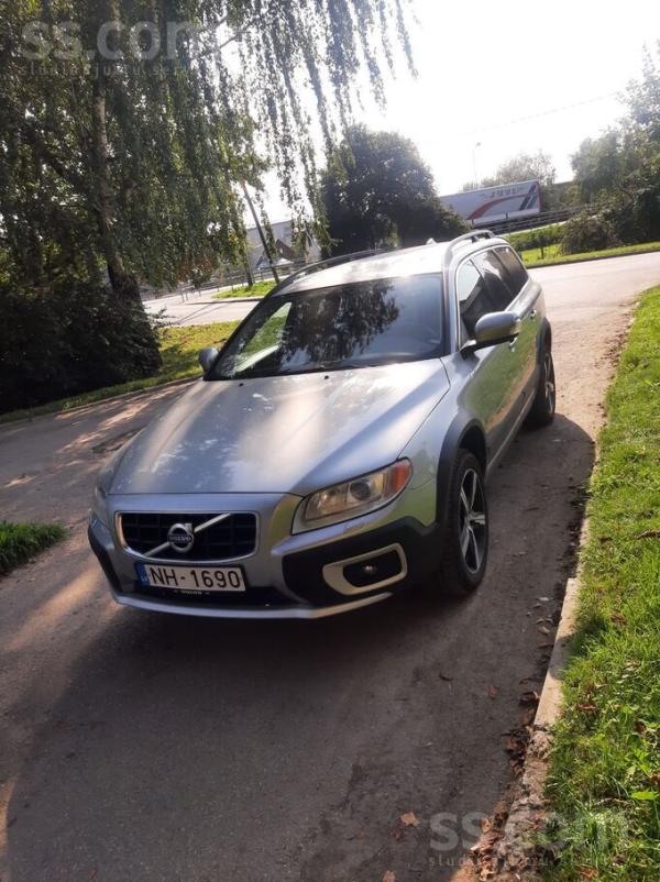 Grey Volvo XC70 2009 in Bauska, with an engine capacity of 2.40 L and mileage of 290 thousand km for 4200 €, photo 6 on AUTOMOTO.COM.LV