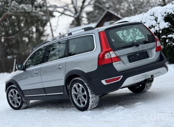 Pelēks Volvo XC70 2010 Jūrmala, ar dzinēja tilpumu 2.40 L un nobraukumu 0 tūkst. km par 6990 €, foto 2 vietnē AUTOMOTO.COM.LV
