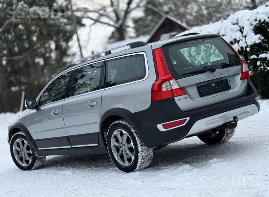 Grey Volvo XC70 2010 in Jurmala, with an engine capacity of 2.40 L and mileage of 0 thousand km for 6990 €, photo 2 on AUTOMOTO.COM.LV