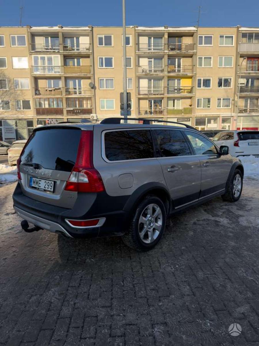 Pelēks Volvo XC70 2010 Viļņa, ar dzinēja tilpumu 2.40 L un nobraukumu 286 tūkst. km par 9500 €, foto 2 vietnē AUTOMOTO.COM.LV