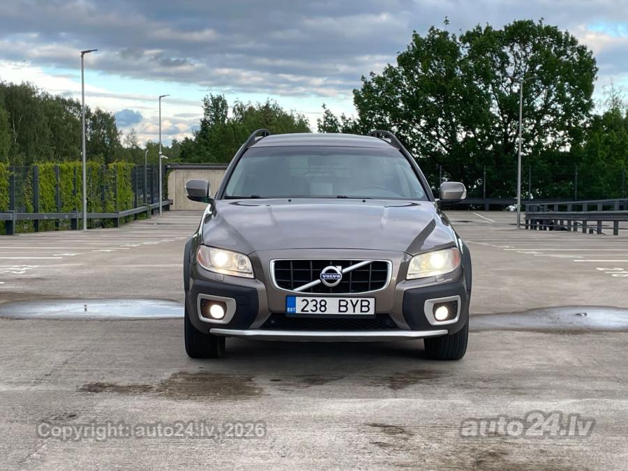 Grey Volvo XC70 2010 in Tartu, with an engine capacity of 2.40 L and mileage of 295 thousand km for 6000 €, photo 4 on AUTOMOTO.COM.LV