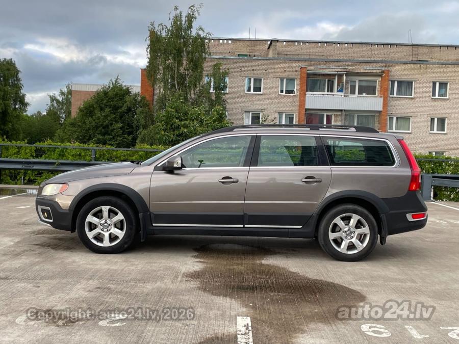 Grey Volvo XC70 2010 in Tartu, with an engine capacity of 2.40 L and mileage of 295 thousand km for 6000 €, photo 8 on AUTOMOTO.COM.LV
