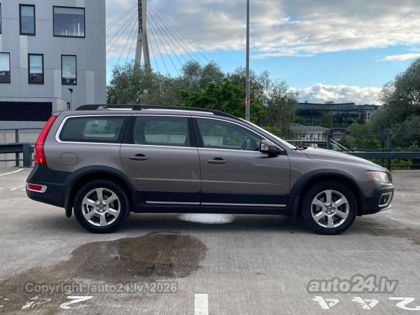 Grey Volvo XC70 2010 in Tartu, with an engine capacity of 2.40 L and mileage of 295 thousand km for 6000 €, photo 8 on AUTOMOTO.COM.LV