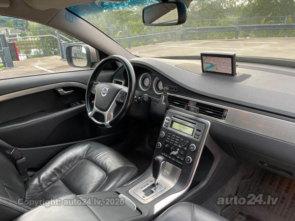 Grey Volvo XC70 2010 in Tartu, with an engine capacity of 2.40 L and mileage of 295 thousand km for 6000 €, photo 10 on AUTOMOTO.COM.LV