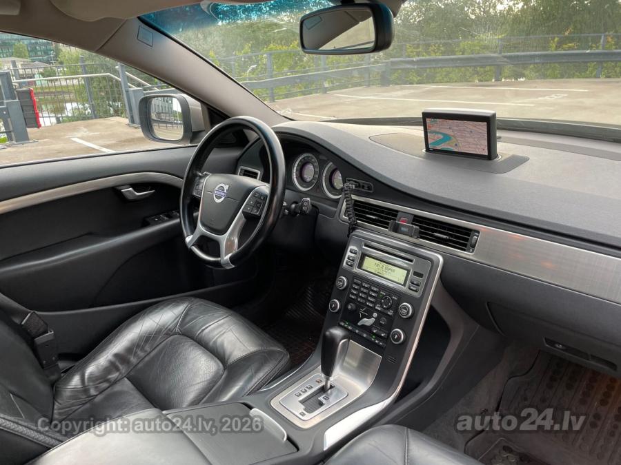 Grey Volvo XC70 2010 in Tartu, with an engine capacity of 2.40 L and mileage of 295 thousand km for 6000 €, photo 11 on AUTOMOTO.COM.LV