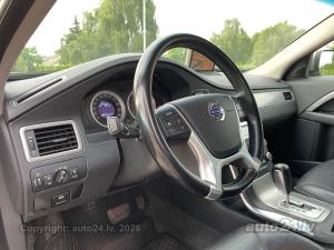 Grey Volvo XC70 2010 in Tartu, with an engine capacity of 2.40 L and mileage of 295 thousand km for 6000 €, photo 12 on AUTOMOTO.COM.LV