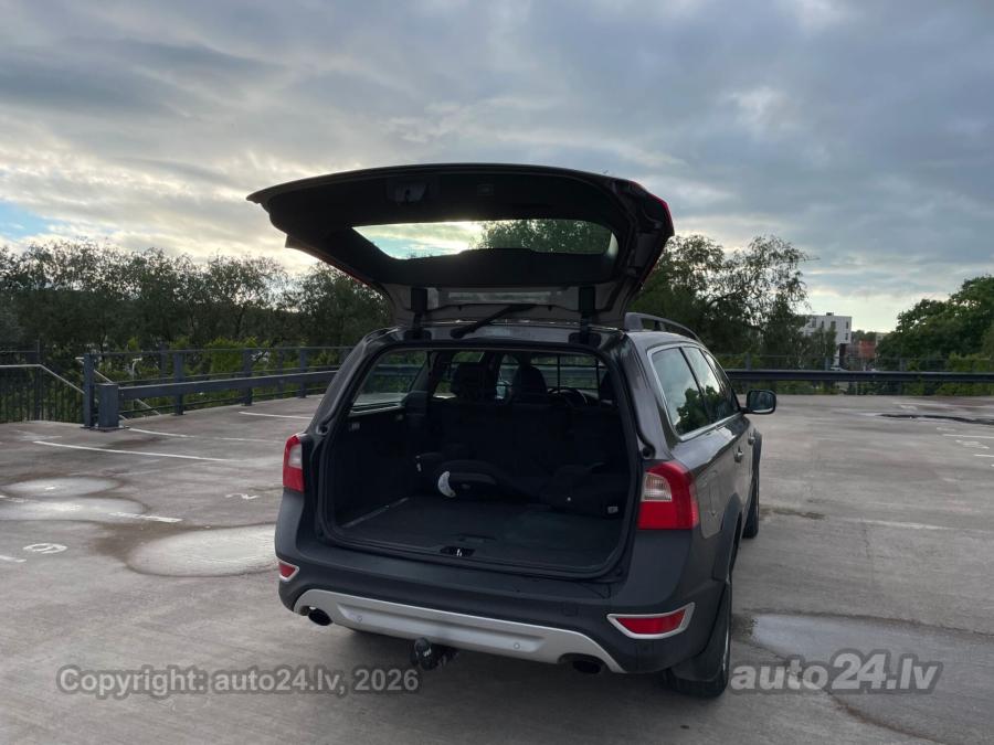 Grey Volvo XC70 2010 in Tartu, with an engine capacity of 2.40 L and mileage of 295 thousand km for 6000 €, photo 19 on AUTOMOTO.COM.LV