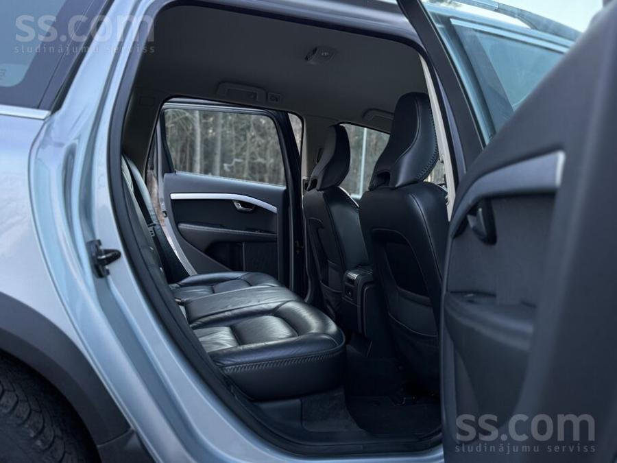 Grey Volvo XC70 2010 in Jurmala, with an engine capacity of 2.40 L and mileage of 0 thousand km for 6450 €, photo 9 on AUTOMOTO.COM.LV