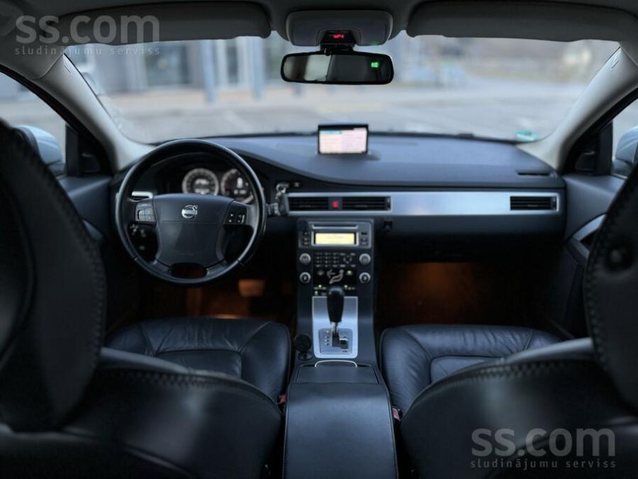 Grey Volvo XC70 2010 in Jurmala, with an engine capacity of 2.40 L and mileage of 0 thousand km for 6450 €, photo 10 on AUTOMOTO.COM.LV