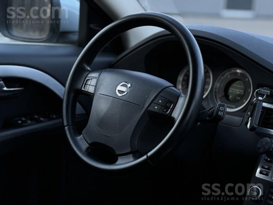 Grey Volvo XC70 2010 in Jurmala, with an engine capacity of 2.40 L and mileage of 0 thousand km for 6450 €, photo 12 on AUTOMOTO.COM.LV