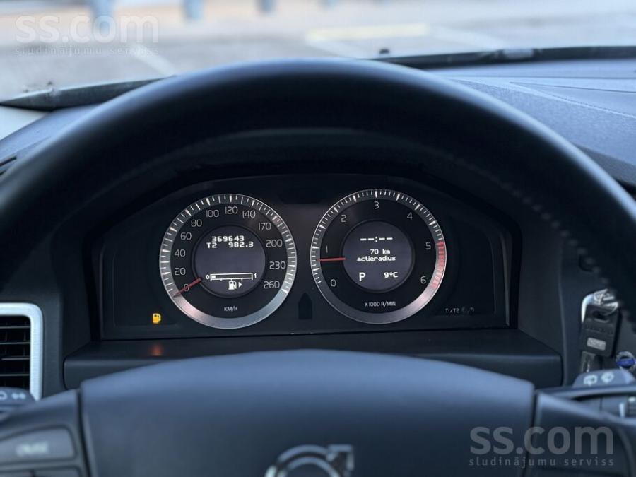 Grey Volvo XC70 2010 in Jurmala, with an engine capacity of 2.40 L and mileage of 0 thousand km for 6450 €, photo 13 on AUTOMOTO.COM.LV