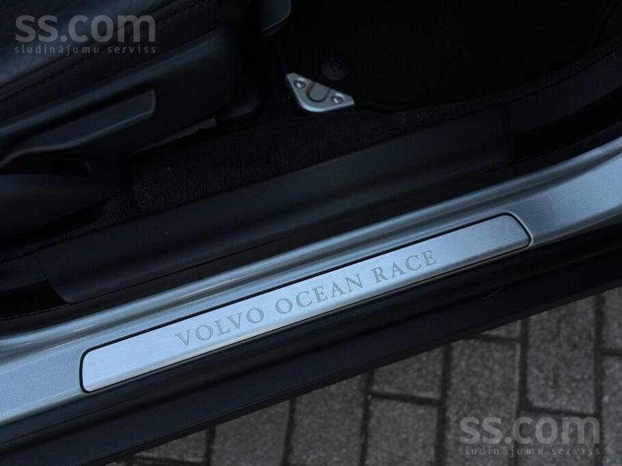 Grey Volvo XC70 2010 in Jurmala, with an engine capacity of 2.40 L and mileage of 0 thousand km for 6450 €, photo 20 on AUTOMOTO.COM.LV