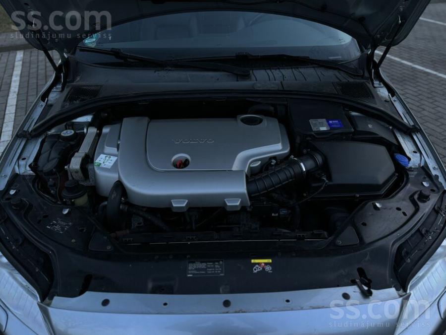 Grey Volvo XC70 2010 in Jurmala, with an engine capacity of 2.40 L and mileage of 0 thousand km for 6450 €, photo 24 on AUTOMOTO.COM.LV