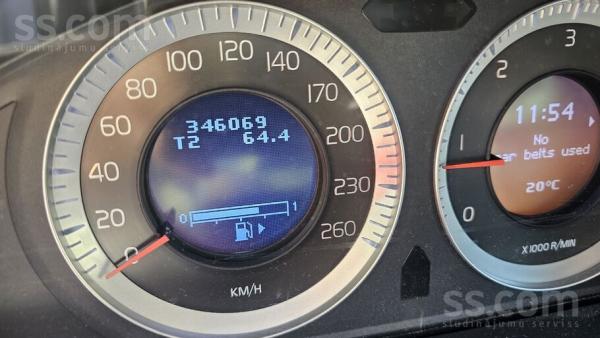 Pelēks Volvo XC70 2010 Talsi, ar dzinēja tilpumu 2.40 L un nobraukumu 355 tūkst. km par 5500 €, foto 8 vietnē AUTOMOTO.COM.LV