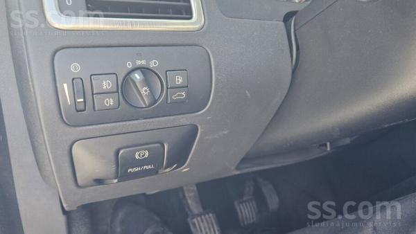 Pelēks Volvo XC70 2010 Talsi, ar dzinēja tilpumu 2.40 L un nobraukumu 355 tūkst. km par 5500 €, foto 9 vietnē AUTOMOTO.COM.LV
