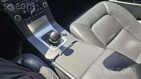 Pelēks Volvo XC70 2010 Talsi, ar dzinēja tilpumu 2.40 L un nobraukumu 355 tūkst. km par 5500 €, foto 10 vietnē AUTOMOTO.COM.LV