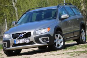Pelēks Volvo XC70 2010 Rīga, ar dzinēja tilpumu 2.40 L un nobraukumu 262 tūkst. km par 7990 €, foto  vietnē AUTOMOTO.COM.LV