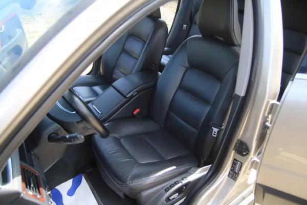 Grey Volvo XC70 2010 in Riga, with an engine capacity of 2.40 L and mileage of 262 thousand km for 7990 €, photo 7 on AUTOMOTO.COM.LV