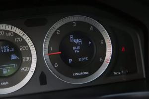 Серый Вольво ХС70 2010 в Рига, объемом двигателя 2.40 л и пробегом 262 тыс. км за 7990 €, фото 15 на AUTOMOTO.COM.LV