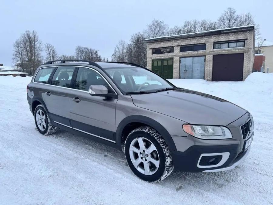 Grey Volvo XC70 2010 in Rezekne, with an engine capacity of 2.40 L and mileage of 286 thousand km for 6400 €, photo 4 on AUTOMOTO.COM.LV