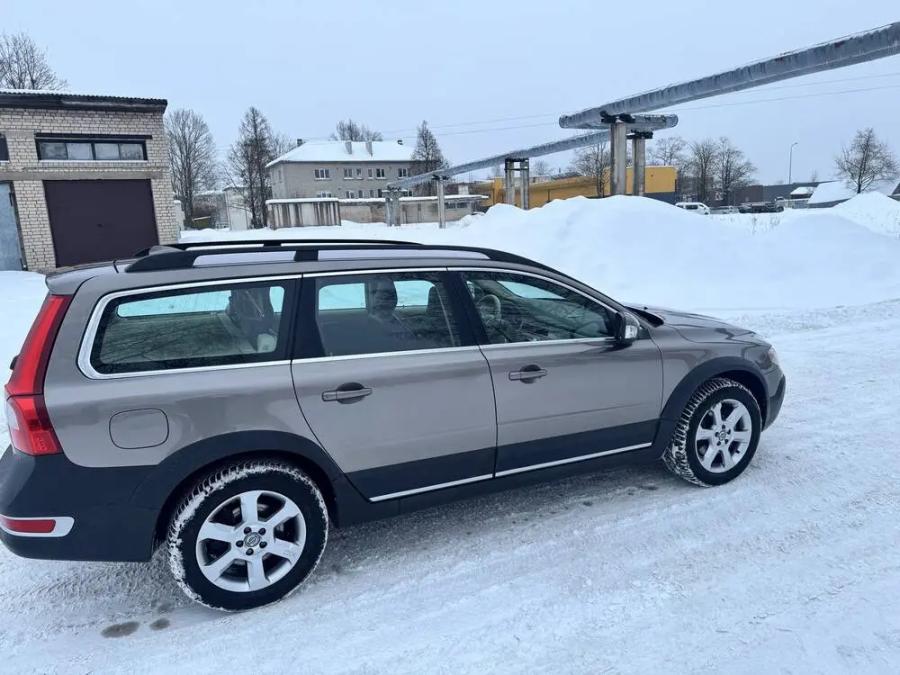 Grey Volvo XC70 2010 in Rezekne, with an engine capacity of 2.40 L and mileage of 286 thousand km for 6400 €, photo 5 on AUTOMOTO.COM.LV