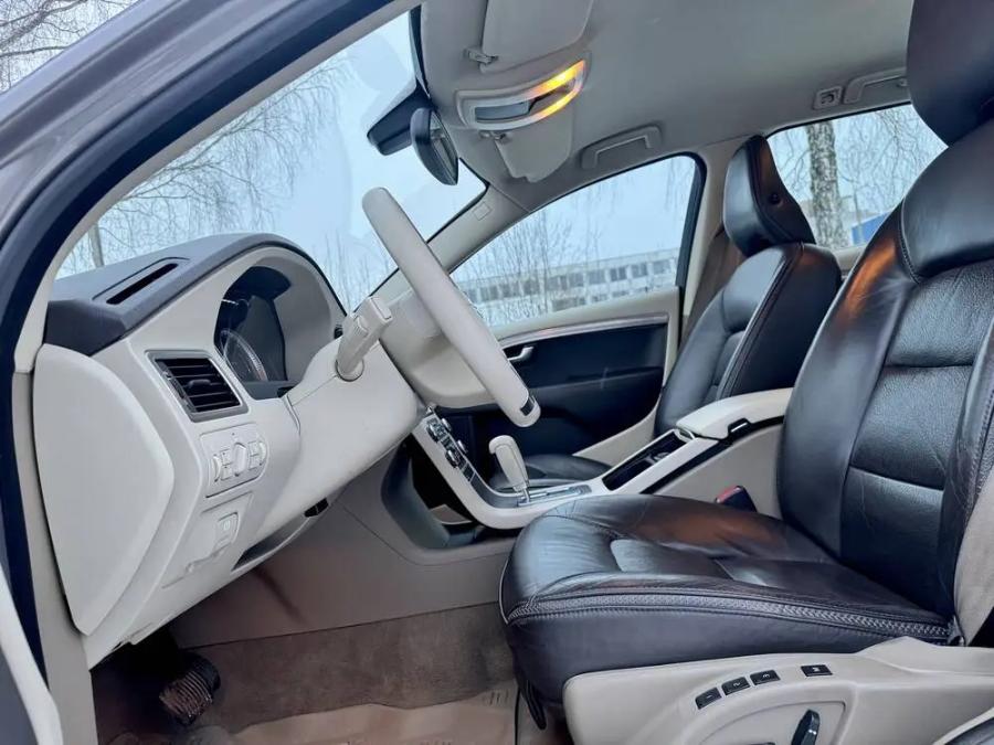 Grey Volvo XC70 2010 in Rezekne, with an engine capacity of 2.40 L and mileage of 286 thousand km for 6400 €, photo 12 on AUTOMOTO.COM.LV