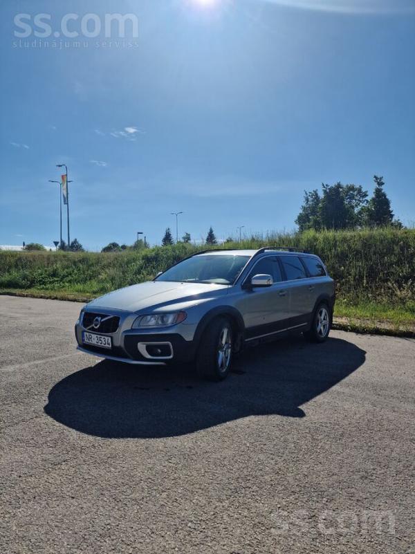 Pelēks Volvo XC70 2010 Madona, ar dzinēja tilpumu 2.40 L un nobraukumu 352 tūkst. km par 6700 €, foto 2 vietnē AUTOMOTO.COM.LV