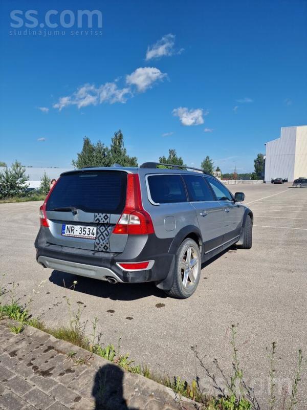 Pelēks Volvo XC70 2010 Madona, ar dzinēja tilpumu 2.40 L un nobraukumu 352 tūkst. km par 6700 €, foto 4 vietnē AUTOMOTO.COM.LV