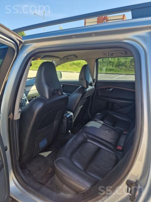 Pelēks Volvo XC70 2010 Madona, ar dzinēja tilpumu 2.40 L un nobraukumu 352 tūkst. km par 6700 €, foto 9 vietnē AUTOMOTO.COM.LV