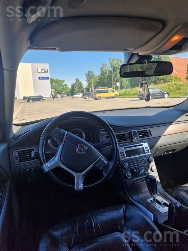 Pelēks Volvo XC70 2010 Madona, ar dzinēja tilpumu 2.40 L un nobraukumu 352 tūkst. km par 6700 €, foto 10 vietnē AUTOMOTO.COM.LV