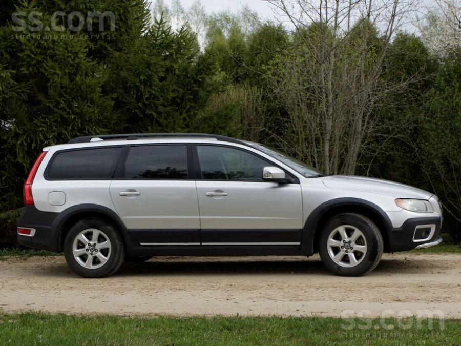 Pelēks Volvo XC70 2010 Rīga, ar dzinēja tilpumu 2.40 L un nobraukumu 363 tūkst. km par 5160 €, foto 1 vietnē AUTOMOTO.COM.LV