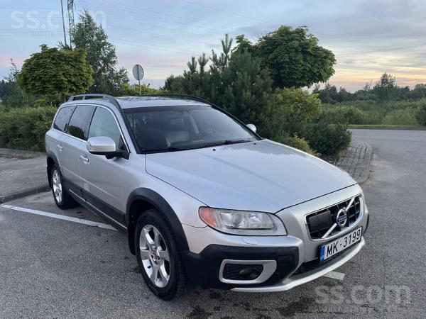 Grey Volvo XC70 2010 in Ogre, with an engine capacity of 2.40 L and mileage of 408 thousand km for 6700 €, photo 1 on AUTOMOTO.COM.LV