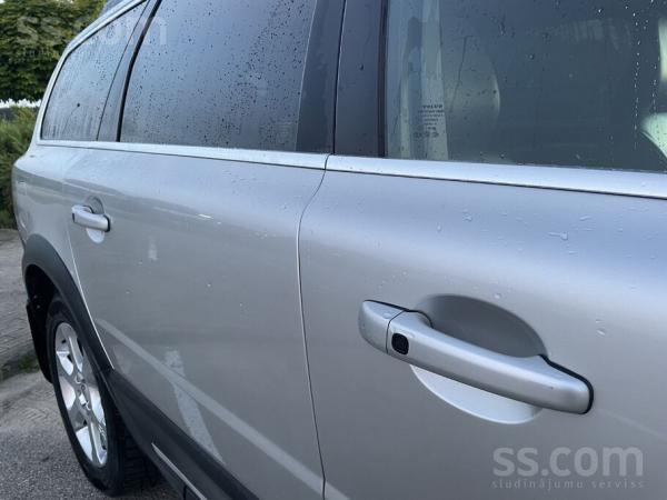 Grey Volvo XC70 2010 in Ogre, with an engine capacity of 2.40 L and mileage of 408 thousand km for 6700 €, photo 5 on AUTOMOTO.COM.LV