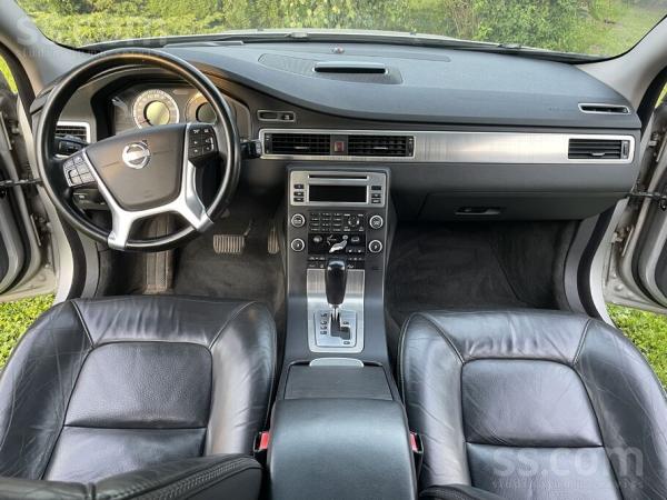 Grey Volvo XC70 2010 in Ogre, with an engine capacity of 2.40 L and mileage of 408 thousand km for 6700 €, photo 8 on AUTOMOTO.COM.LV