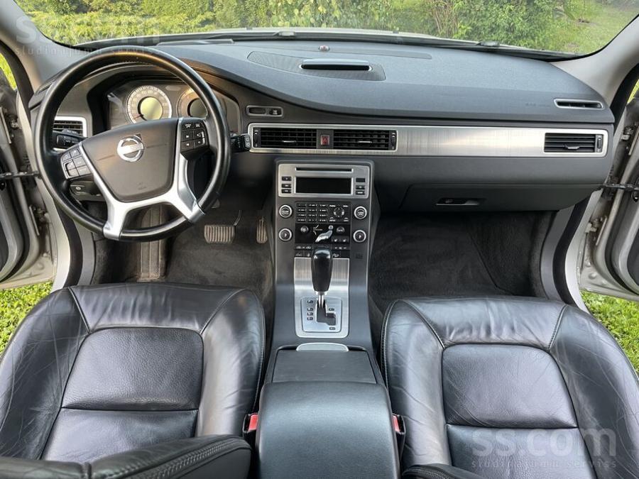 Pelēks Volvo XC70 2010 Ogre, ar dzinēja tilpumu 2.40 L un nobraukumu 408 tūkst. km par 6700 €, foto 9 vietnē AUTOMOTO.COM.LV