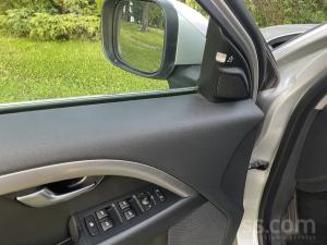Pelēks Volvo XC70 2010 Ogre, ar dzinēja tilpumu 2.40 L un nobraukumu 408 tūkst. km par 6700 €, foto 10 vietnē AUTOMOTO.COM.LV