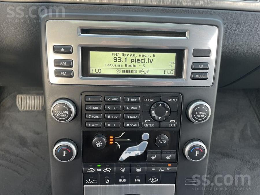 Pelēks Volvo XC70 2010 Ogre, ar dzinēja tilpumu 2.40 L un nobraukumu 408 tūkst. km par 6700 €, foto 11 vietnē AUTOMOTO.COM.LV