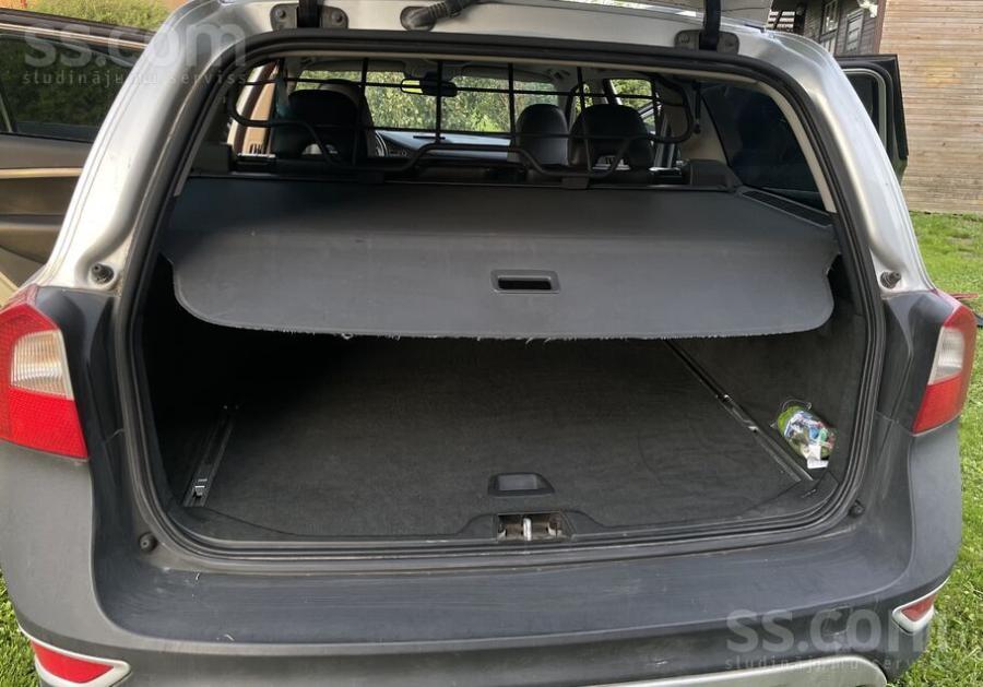 Pelēks Volvo XC70 2010 Ogre, ar dzinēja tilpumu 2.40 L un nobraukumu 408 tūkst. km par 6700 €, foto 13 vietnē AUTOMOTO.COM.LV
