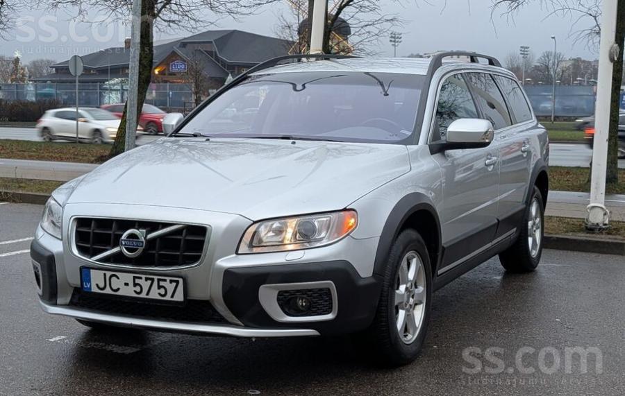 Pelēks Volvo XC70 2010 Rīga, ar dzinēja tilpumu 2.40 L un nobraukumu 147 tūkst. km par 10999 €, foto 1 vietnē AUTOMOTO.COM.LV