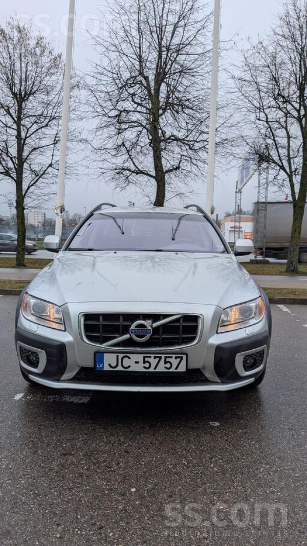 Pelēks Volvo XC70 2010 Rīga, ar dzinēja tilpumu 2.40 L un nobraukumu 147 tūkst. km par 10999 €, foto 2 vietnē AUTOMOTO.COM.LV