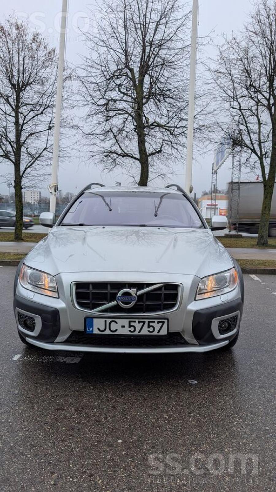 Pelēks Volvo XC70 2010 Rīga, ar dzinēja tilpumu 2.40 L un nobraukumu 147 tūkst. km par 10999 €, foto 3 vietnē AUTOMOTO.COM.LV