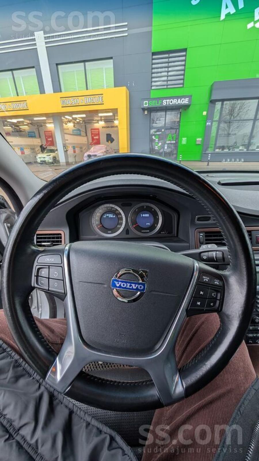 Pelēks Volvo XC70 2010 Rīga, ar dzinēja tilpumu 2.40 L un nobraukumu 147 tūkst. km par 10999 €, foto 13 vietnē AUTOMOTO.COM.LV
