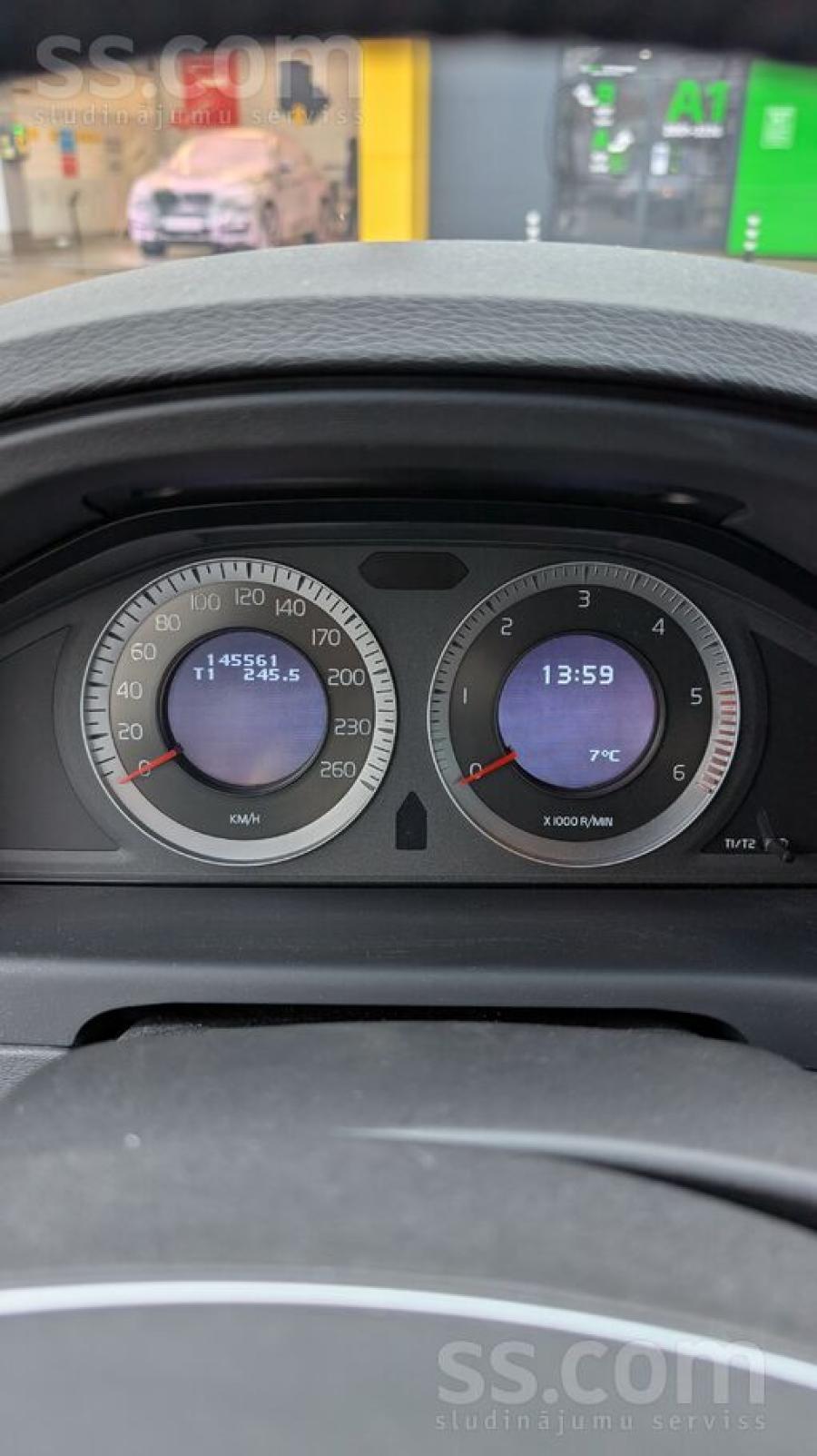 Pelēks Volvo XC70 2010 Rīga, ar dzinēja tilpumu 2.40 L un nobraukumu 147 tūkst. km par 10999 €, foto 14 vietnē AUTOMOTO.COM.LV