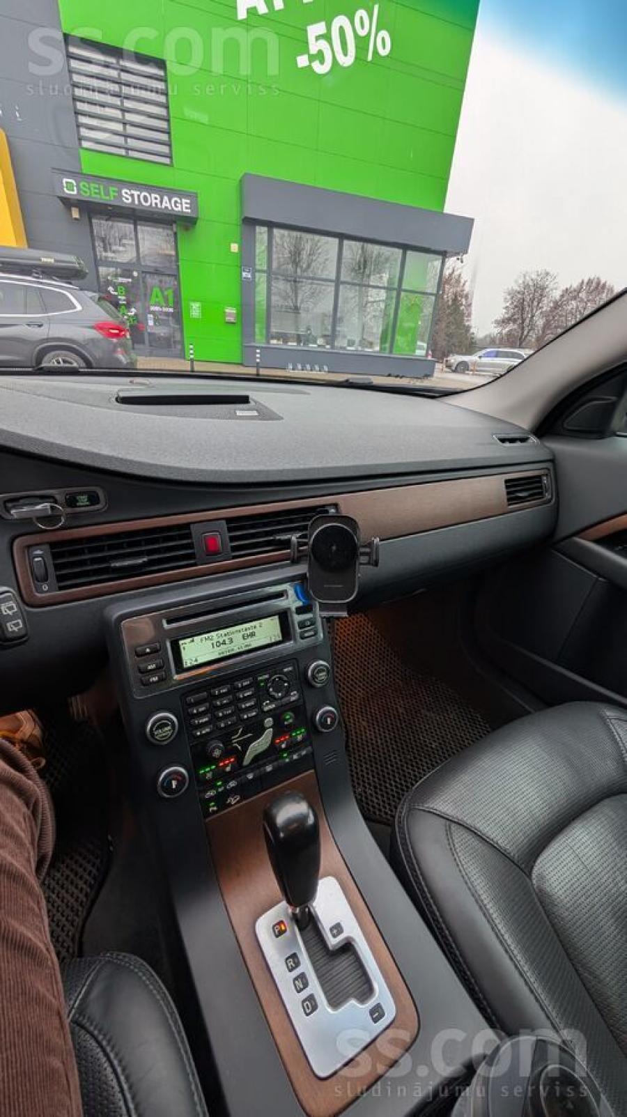 Pelēks Volvo XC70 2010 Rīga, ar dzinēja tilpumu 2.40 L un nobraukumu 147 tūkst. km par 10999 €, foto 16 vietnē AUTOMOTO.COM.LV