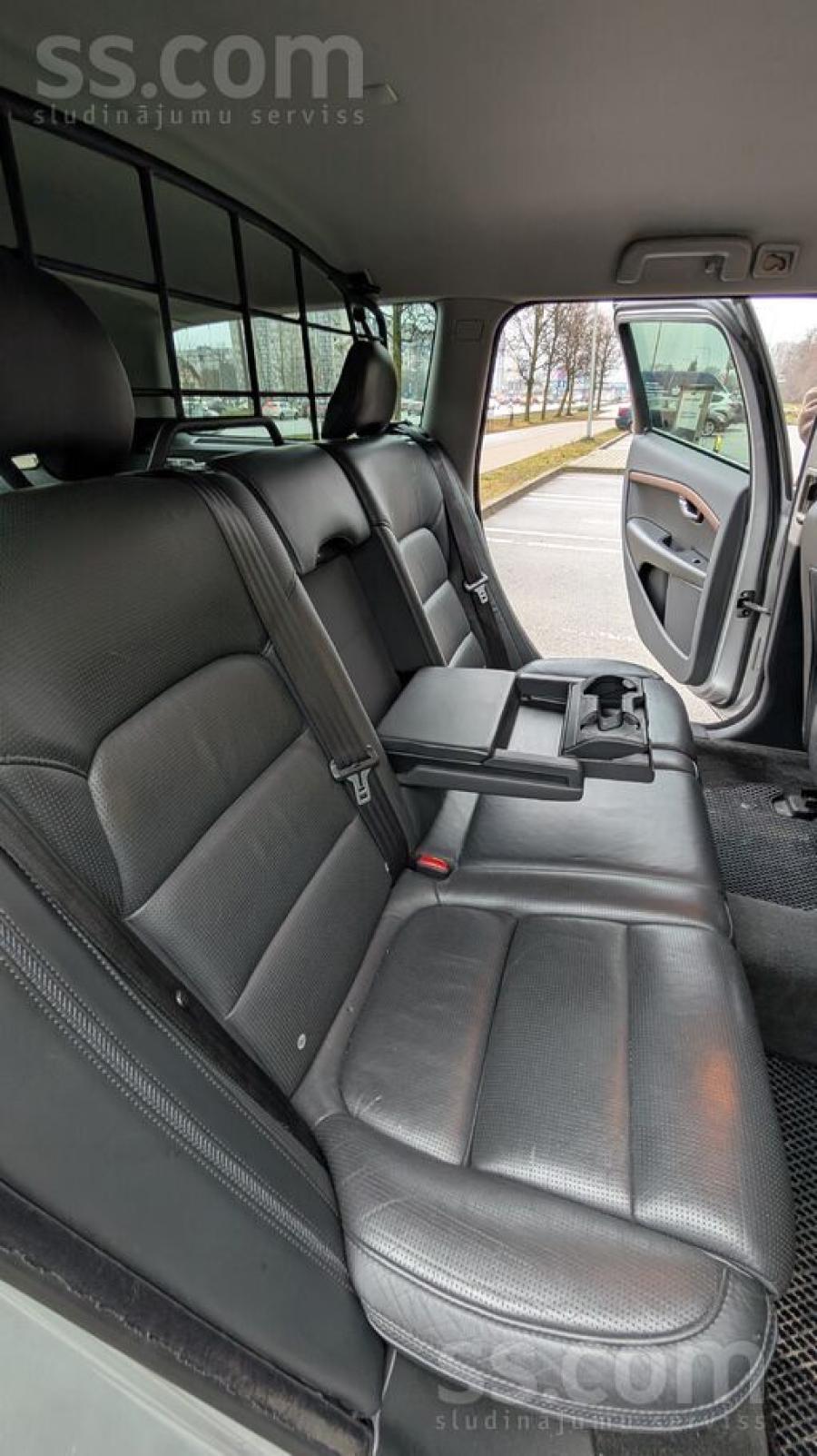 Pelēks Volvo XC70 2010 Rīga, ar dzinēja tilpumu 2.40 L un nobraukumu 147 tūkst. km par 10999 €, foto 17 vietnē AUTOMOTO.COM.LV