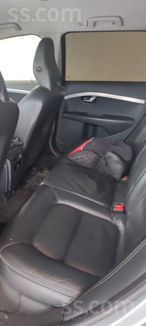 Grey Volvo XC70 2010 in Ogre, with an engine capacity of 2.40 L and mileage of 480 thousand km for 5200 €, photo 4 on AUTOMOTO.COM.LV