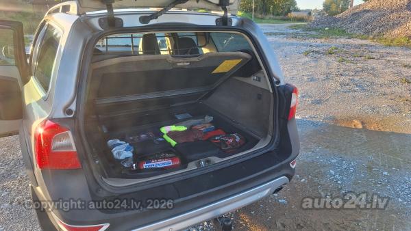 Grey Volvo XC70 2010 in Paide, with an engine capacity of 2.40 L and mileage of 336 thousand km for 7790 €, photo 6 on AUTOMOTO.COM.LV