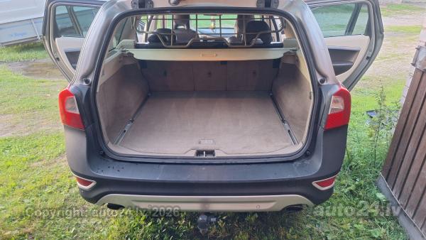 Grey Volvo XC70 2010 in Paide, with an engine capacity of 2.40 L and mileage of 336 thousand km for 7790 €, photo 7 on AUTOMOTO.COM.LV