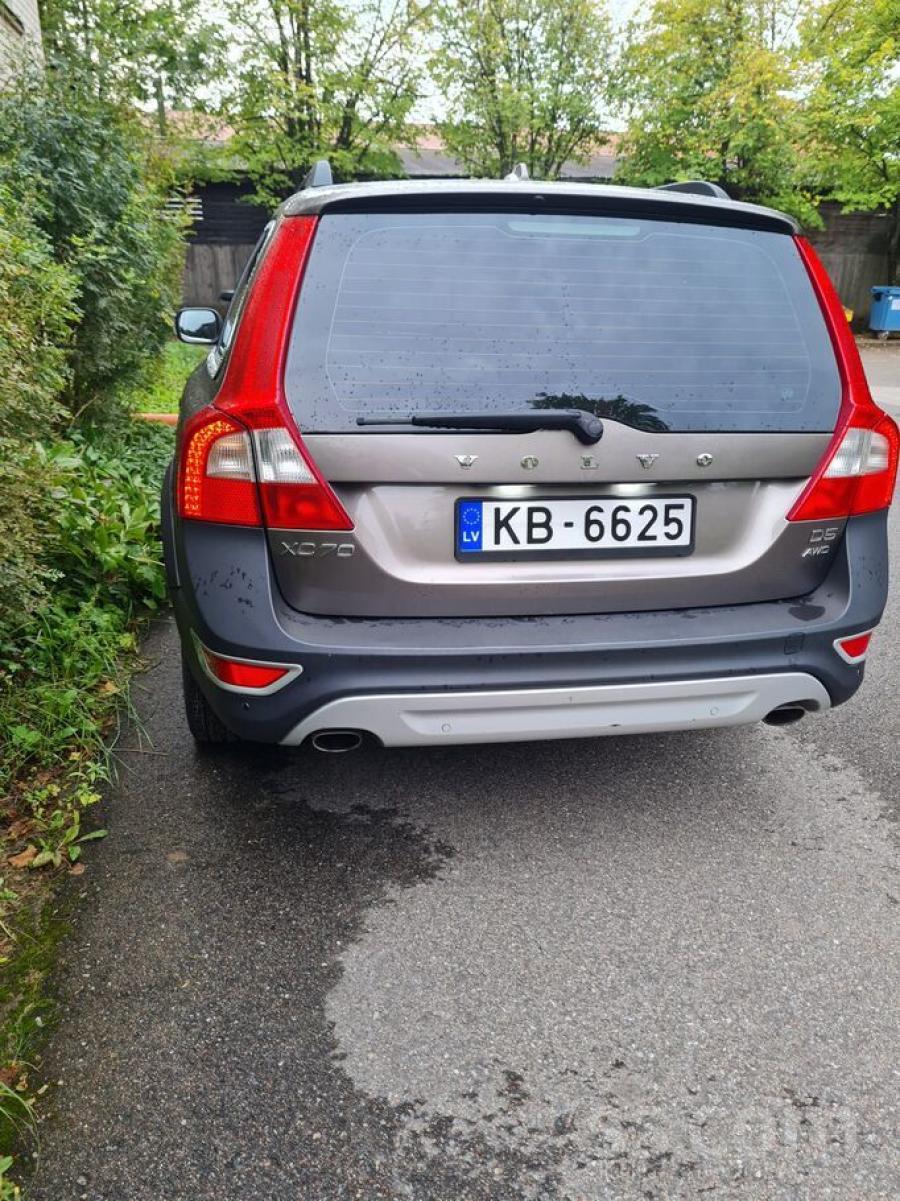 Pelēks Volvo XC70 2010 Saldus, ar dzinēja tilpumu 2.40 L un nobraukumu 362 tūkst. km par 5200 €, foto 4 vietnē AUTOMOTO.COM.LV
