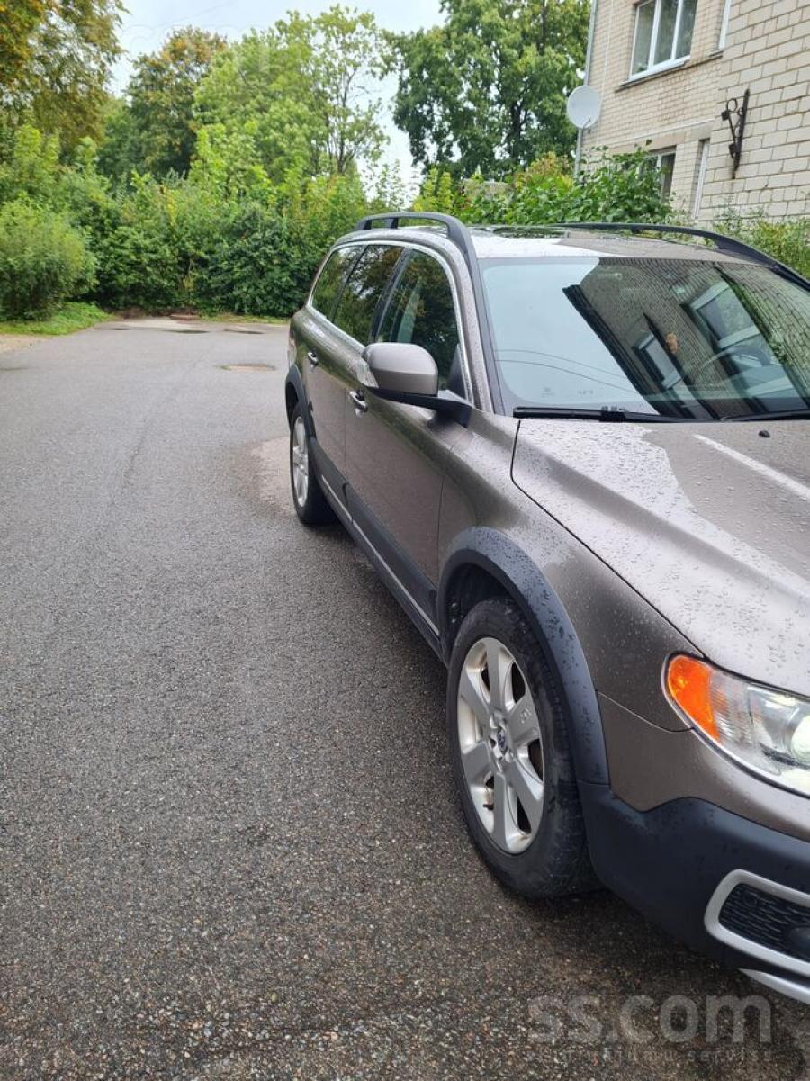 Pelēks Volvo XC70 2010 Saldus, ar dzinēja tilpumu 2.40 L un nobraukumu 362 tūkst. km par 5200 €, foto 6 vietnē AUTOMOTO.COM.LV